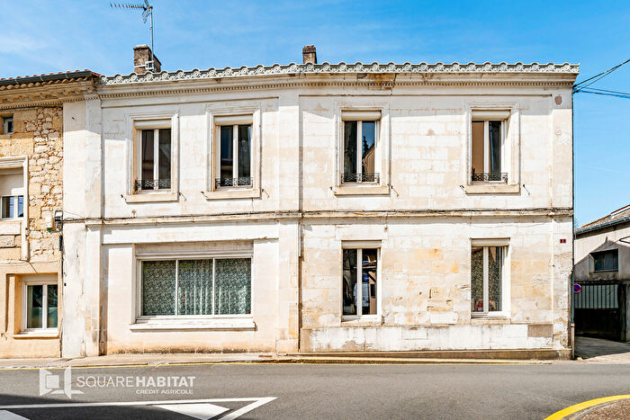 Maison à vendre - Lussac - 8 pièces - 6 chambres