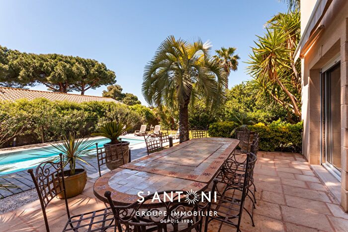 Maison à vendre - Agde, Le Grau dAgde - 8 pièces - 6 chambres