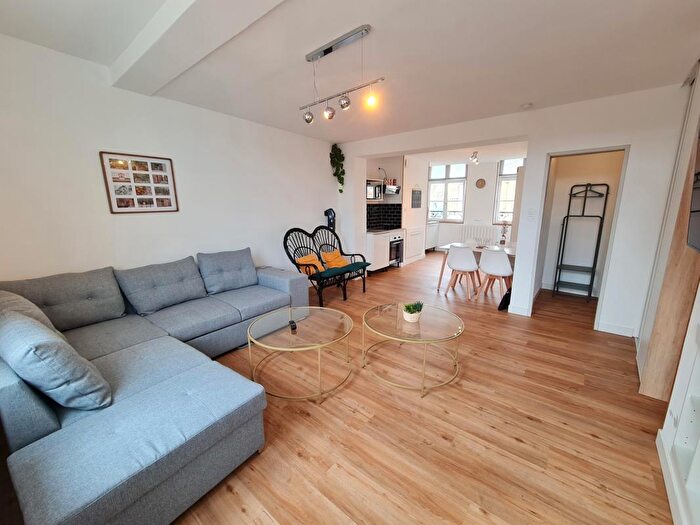 Appartement à louer - Saint-Omer, Centre historique - 4 pièces - 3 chambres