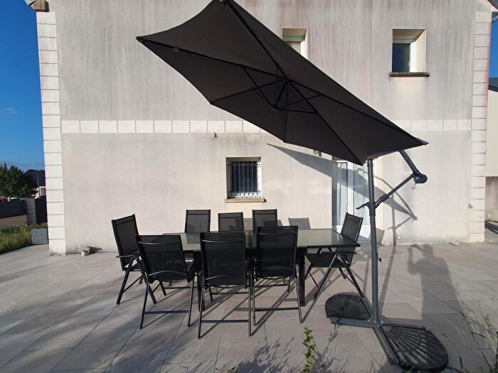 Maison à louer - Saint-Sulpice-de-Pommeray - 8 pièces - 5 chambres