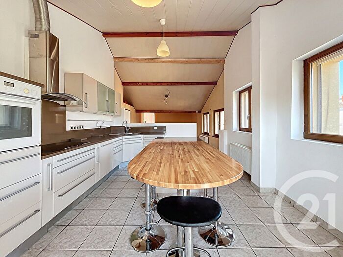 Maison à vendre - Boulay-Moselle - 9 pièces - 5 chambres