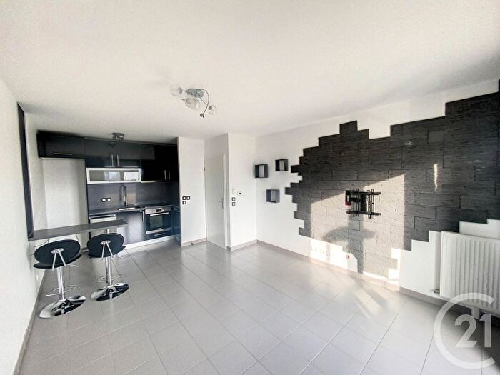 Saint-Pierre-du-Perray : Appartement 2 pièces à louer