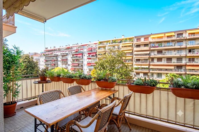 Appartement 3 pièces à Nice, Libération, à vendre