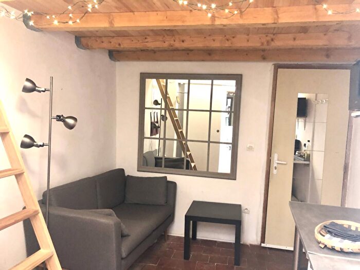 Centre Ville, Aix-en-Provence : Appartement 1 pièce à louer