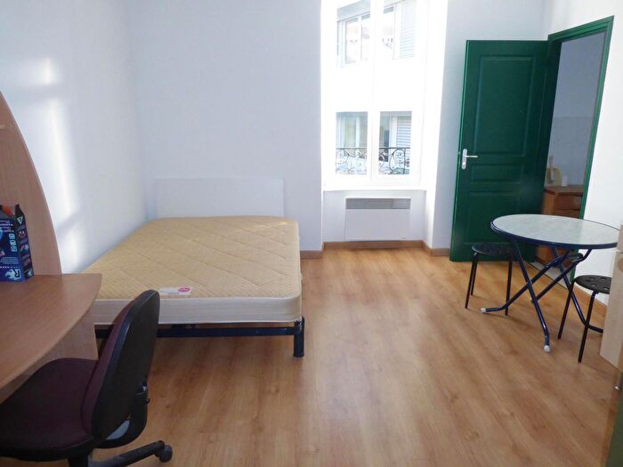 Appartement 1 pièce à Aubenas, à louer