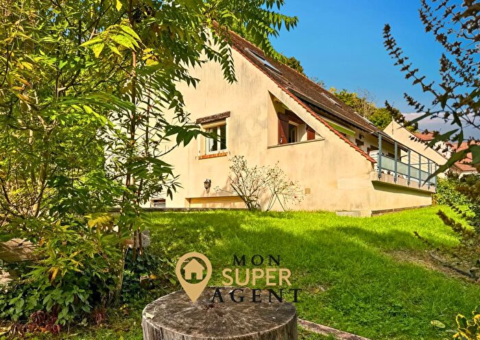 Maison à vendre - Le Mée-sur-Seine, Le Village - 9 pièces - 7 chambres