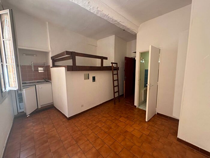 Appartement à louer - Centre Ville, Aix-en-Provence - 1 pièce