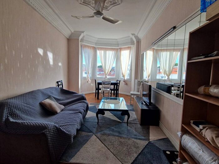 Appartement à louer - Juan-les-Pins, Antibes - 2 pièces