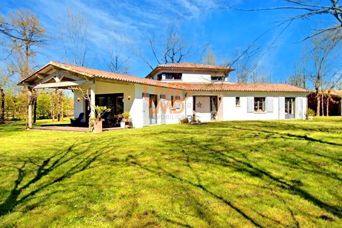 Maison à vendre - Aumagne - 8 pièces - 5 chambres