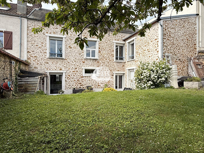 Maison 9 pièces à Saint-Vrain, à vendre