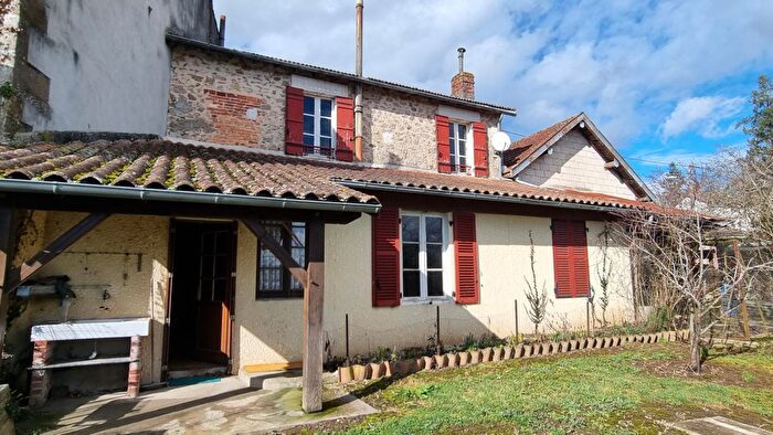 Maison à vendre - Nontron - 5 pièces - 3 chambres