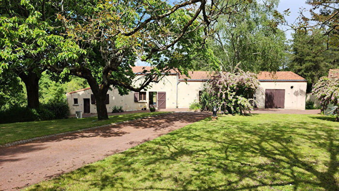 Maison à vendre - La Chapelle-Basse-Mer - 5 pièces - 4 chambres