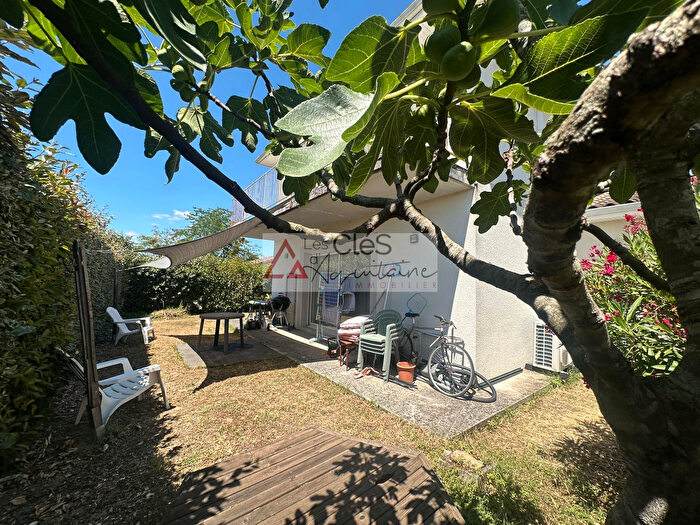 Maison 5 pièces à louer à Rions