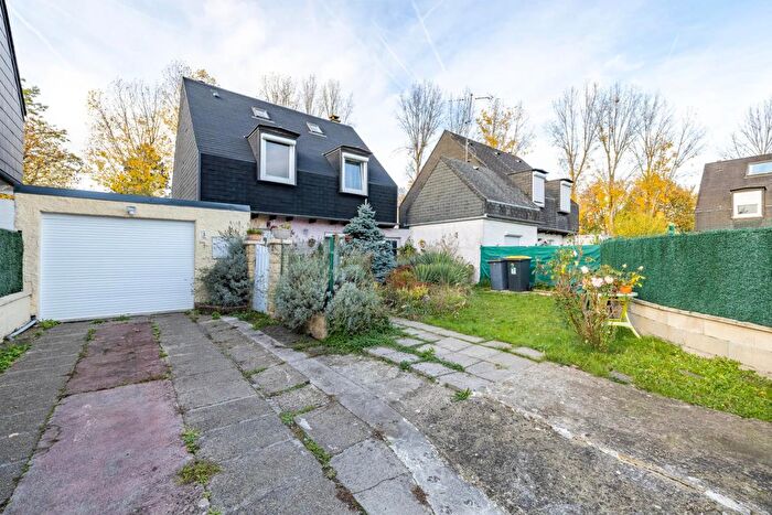 Maison à vendre - Savigny-le-Temple, Plessis-le-Roi - 7 pièces - 4 chambres