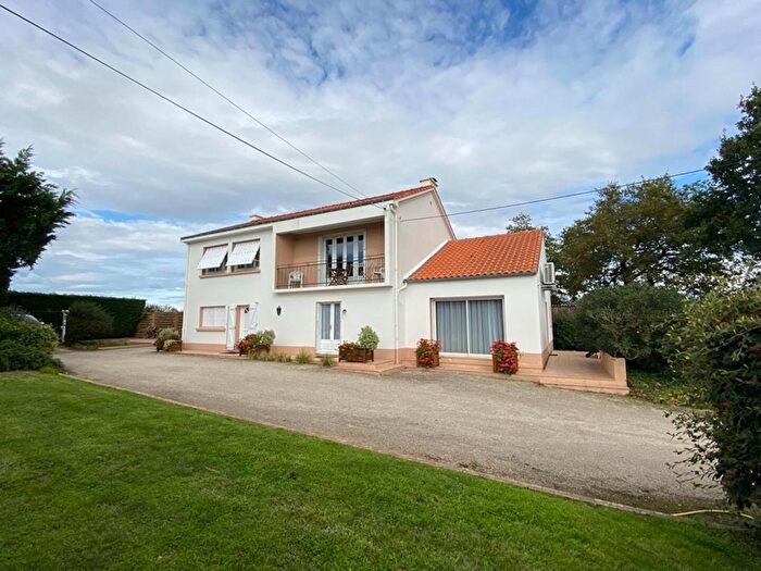Maison à vendre - Saint-Hilaire-de-Chaléons - 8 pièces - 5 chambres