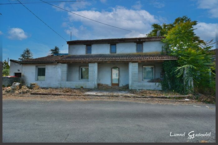 Maison 11 pièces à Ligueux, à vendre