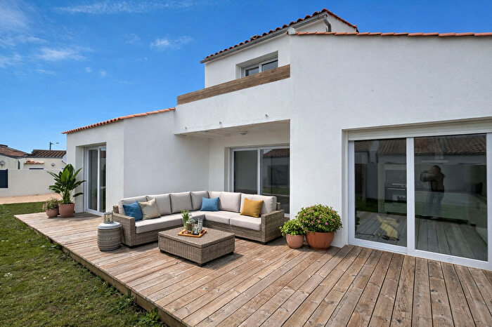 Maison à vendre - Saint-Gilles-Croix-de-Vie - 6 pièces - 5 chambres