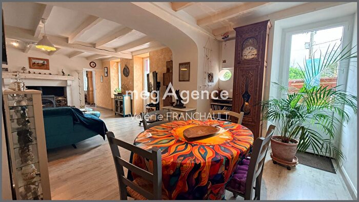 Saint-Laurent-de-la-Salle : Maison 6 pièces à vendre