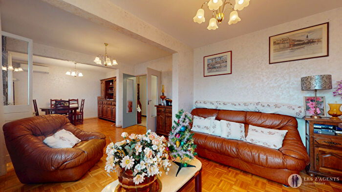 Appartement à vendre - Échirolles, Villeneuve - 5 pièces - 3 chambres