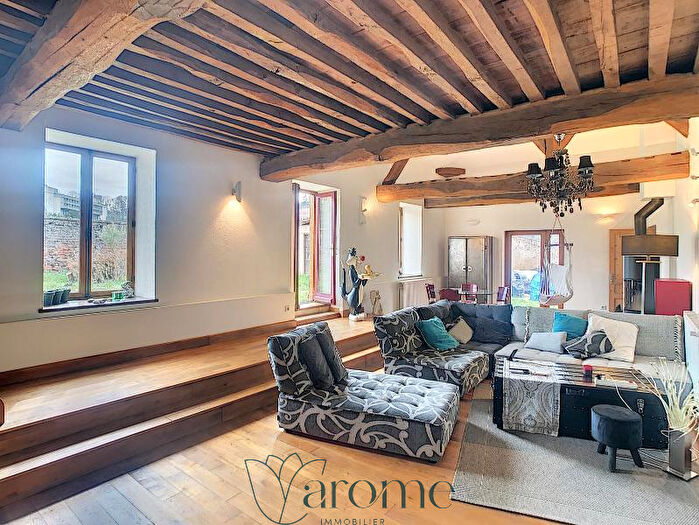 Maison 6 pièces à Éveux, à louer