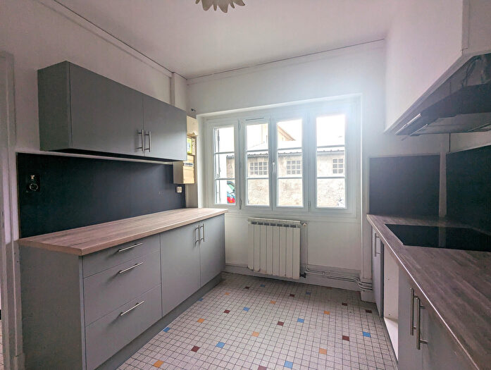 Maison à louer - Mauléon-Licharre - 5 pièces - 3 chambres