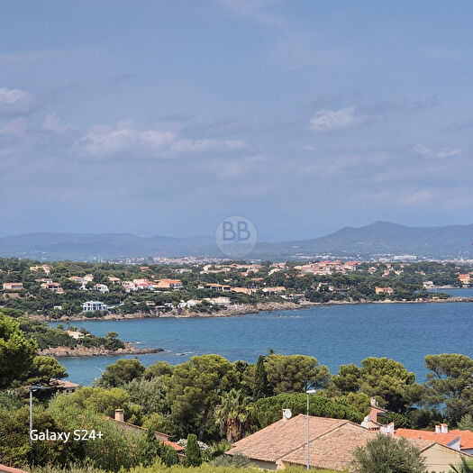 Maison à vendre - Roquebrune-sur-Argens - 5 pièces - 4 chambres