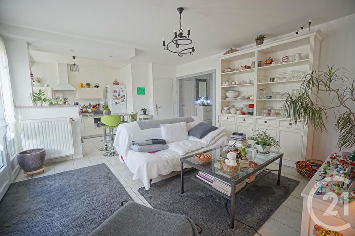 Appartement à vendre - Tours, Montjoyeux - 4 pièces - 2 chambres