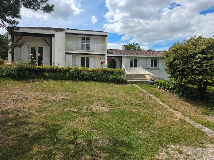 Saintes : Maison 8 pièces à louer
