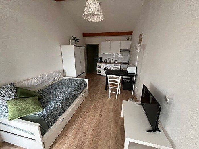 Appartement à louer - Champ de Mars-Bussatte-Victor Hugo, Angoulême - 1 pièce