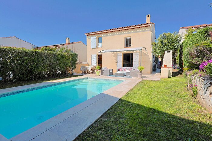 Maison à vendre - La Roquette-sur-Siagne - 5 pièces - 4 chambres