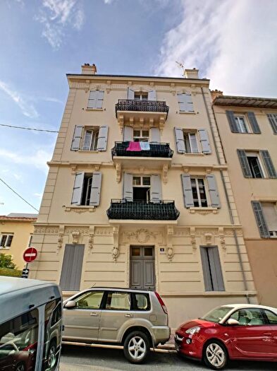 Appartement à louer - Cannes, Prado, République - 3 pièces - 2 chambres