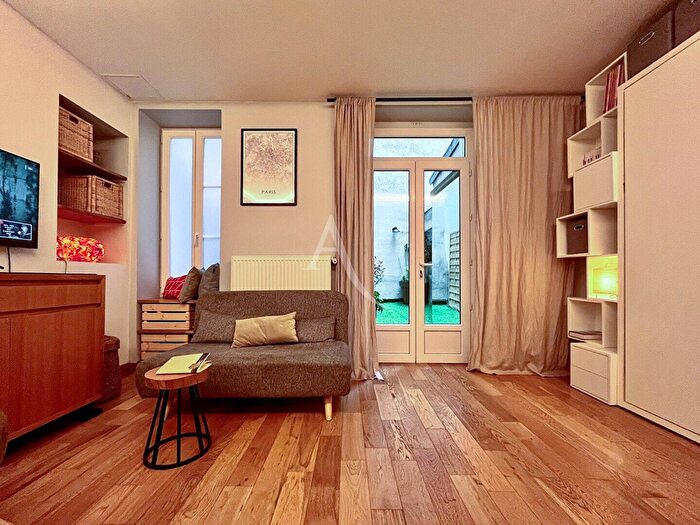 Appartement à louer - Faubourg du Temple-Hôpital Saint Louis, Paris ème arrondissement - 2 pièces