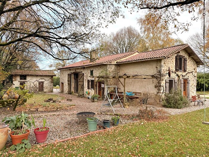 Maison à vendre - Saulgond - 5 pièces - 3 chambres