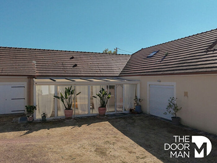 Maison à vendre - Nérondes - 9 pièces - 4 chambres