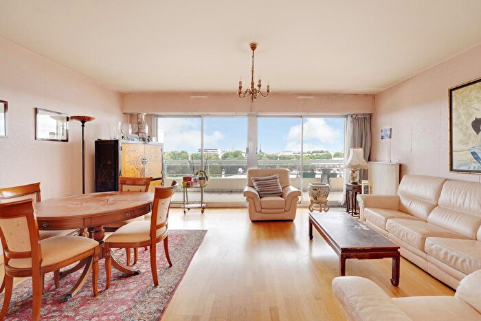 Appartement 4 pièces à Courbevoie, Bécon, à vendre