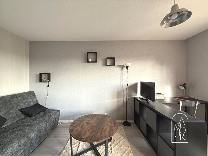 Appartement à louer - Dijon, Les Gènois - 2 pièces - 1 chambre