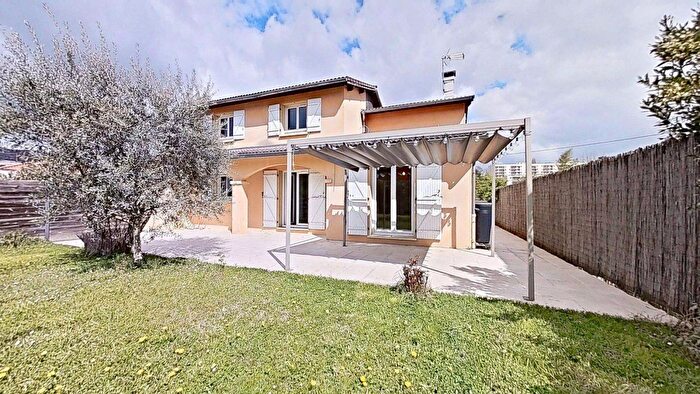 Maison à louer - Rochetaillée-sur-Saône - 6 pièces - 6 chambres