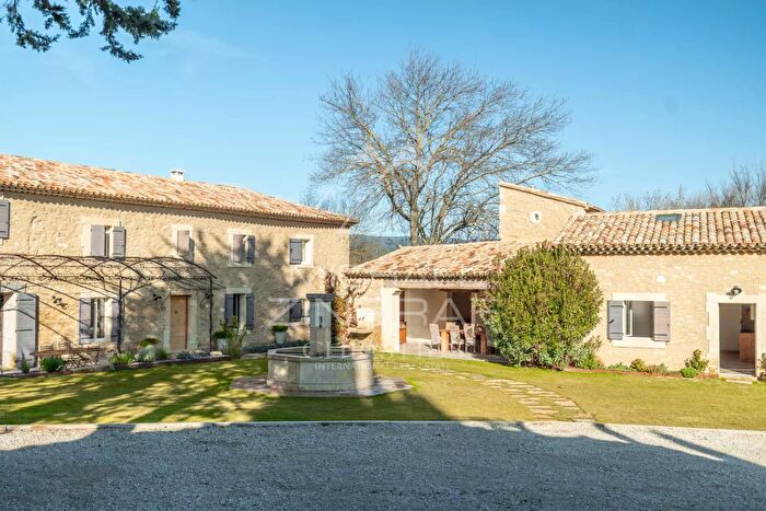 Maison à vendre - Oppède - 14 pièces - 8 chambres