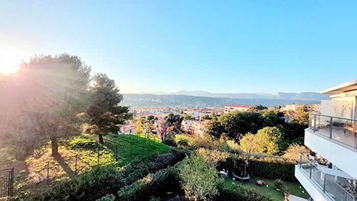 Appartement 3 pièces à louer à Nice, Corniche Fleurie