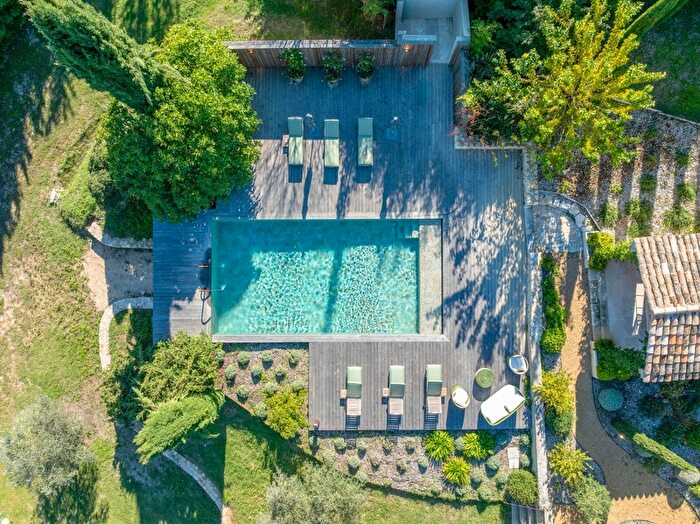 Maison à vendre - Saint-Saturnin-lès-Apt - 8 pièces - 5 chambres