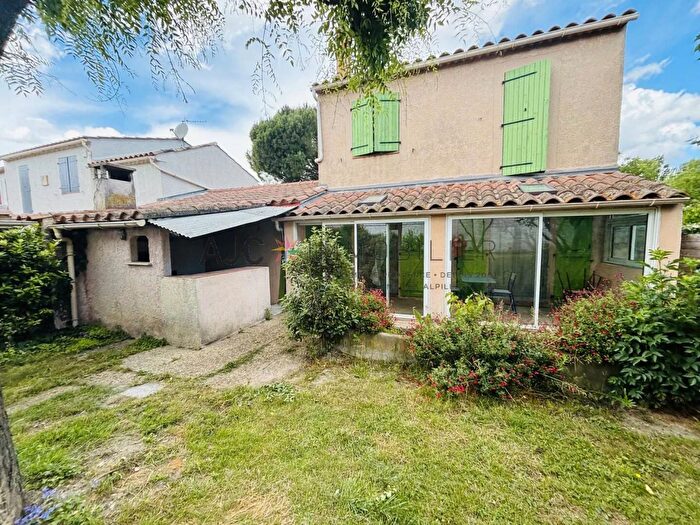 Saint-Rémy-de-Provence : Maison 4 pièces à louer