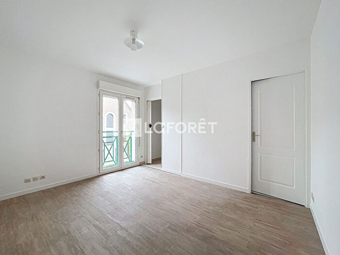 Appartement à louer - Mennecy, Centre-ville, Gare, Châtries, Château, Bel-Air - 1 pièce