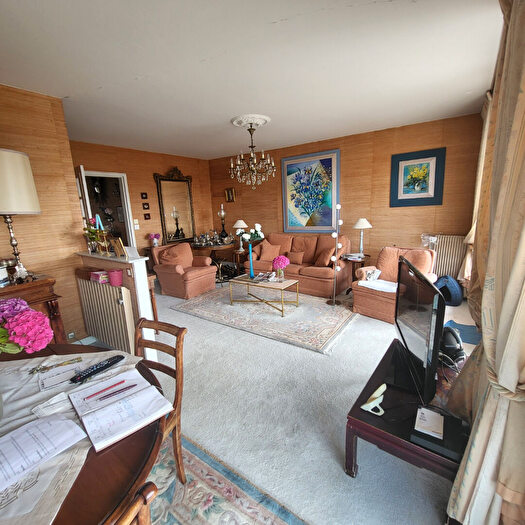 Appartement 4 pièces à vendre à Quartiers Centre, Saint-Hélier, Gare