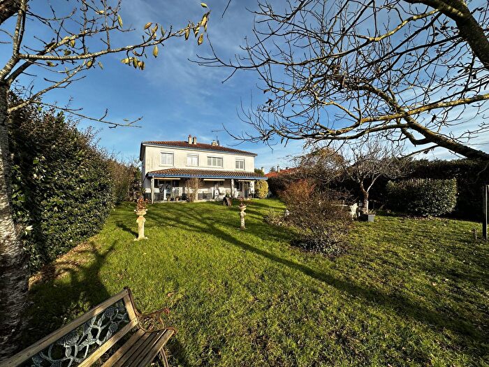 Maison à vendre - Saint-Colomb-de-Lauzun - 6 pièces - 3 chambres