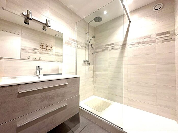 Appartement à vendre - Bellegarde-sur-Valserine - 4 pièces - 3 chambres