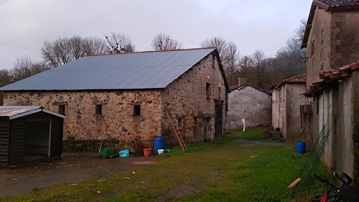 Maison à vendre - Fenioux - 5 pièces - 3 chambres