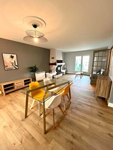 Maisons à vendre et appartements à louer - 1
