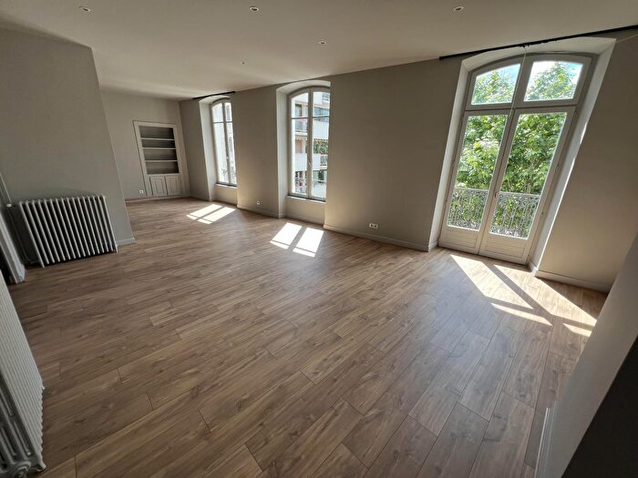 Appartement à louer - Clermont-Ferrand, Jaude, Fontgiève Saint-Alyre - 6 pièces - 4 chambres