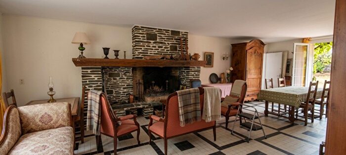Saint-Georges-de-Longuepierre - Maison 7 pièces à vendre