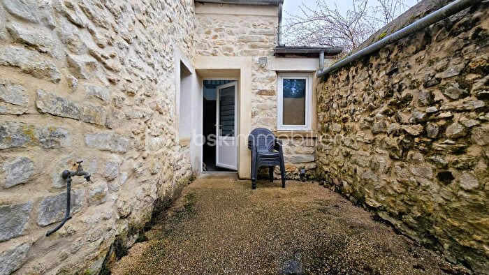 Maison 3 pièces à louer à D'Huison-Longueville